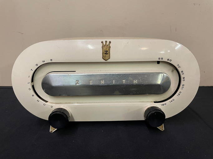 Vintage Zenith Table Top Radio White