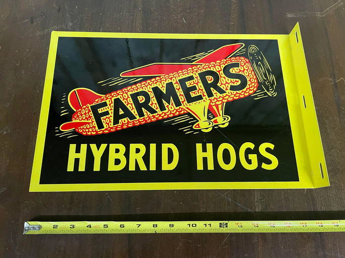 Farmers Hybrid Hogs Flange Sign