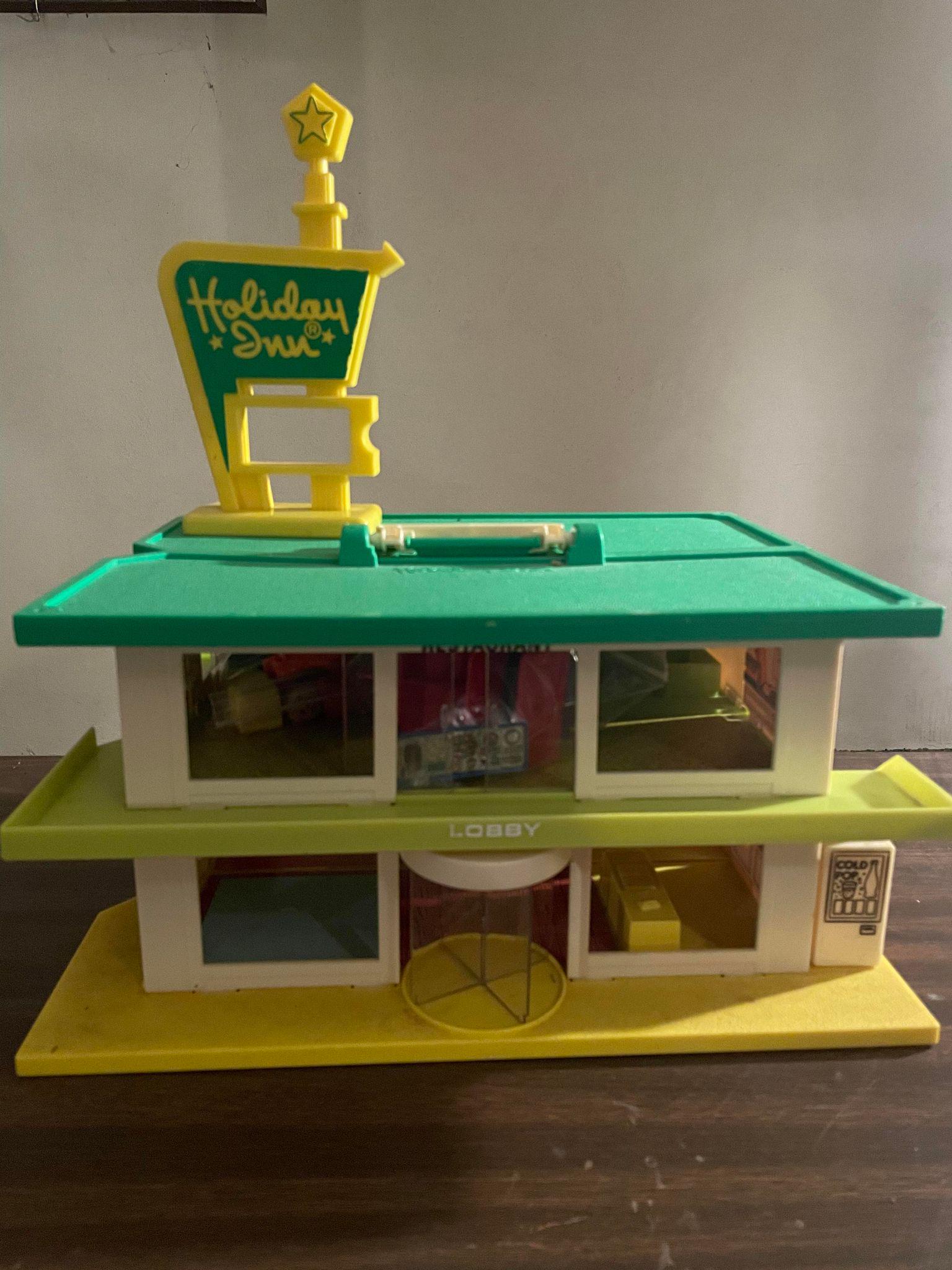 Vintage Holiday Inn Toy Auction