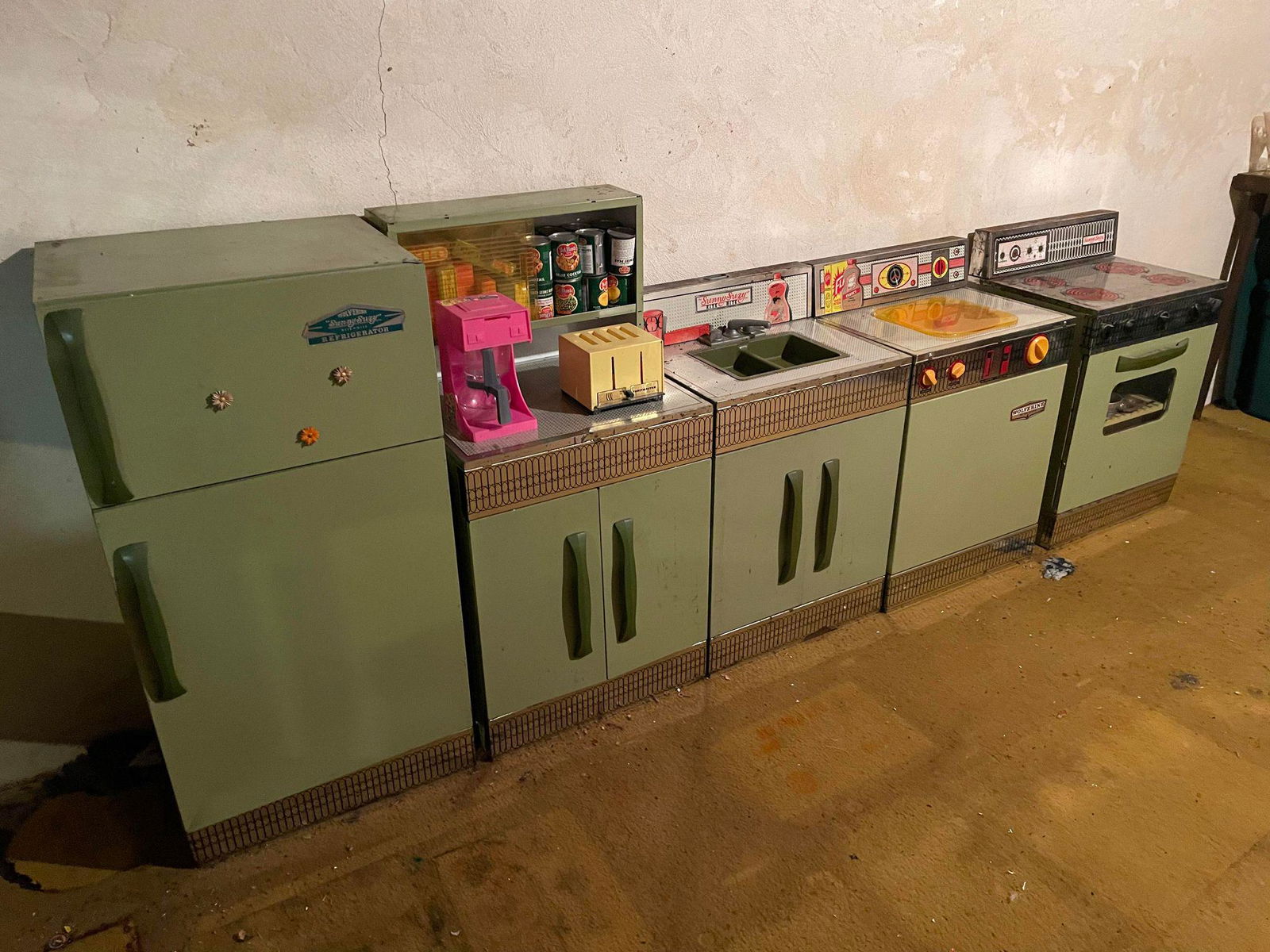 Vintage Wolverine "sunny Suzy" Rite-hite Child's Kitchenette Set Auction