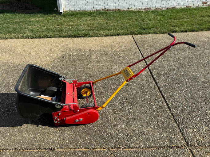 Mclane Push Lawnmower W/ Clipping Basket And Blade Sharpening Kit