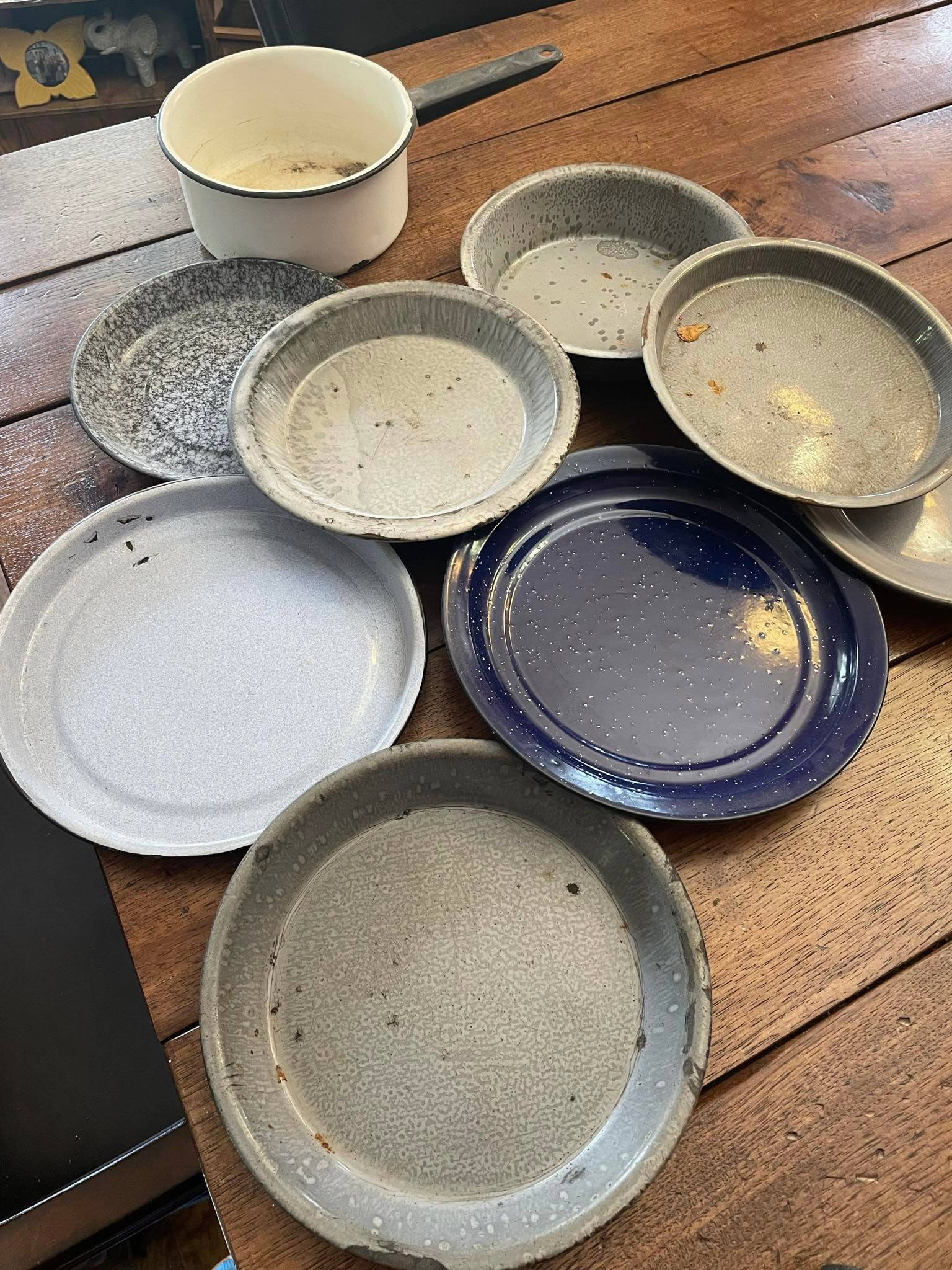 Misc. Collection Of Enamelware Pie / Baking Tins And Plates Auction