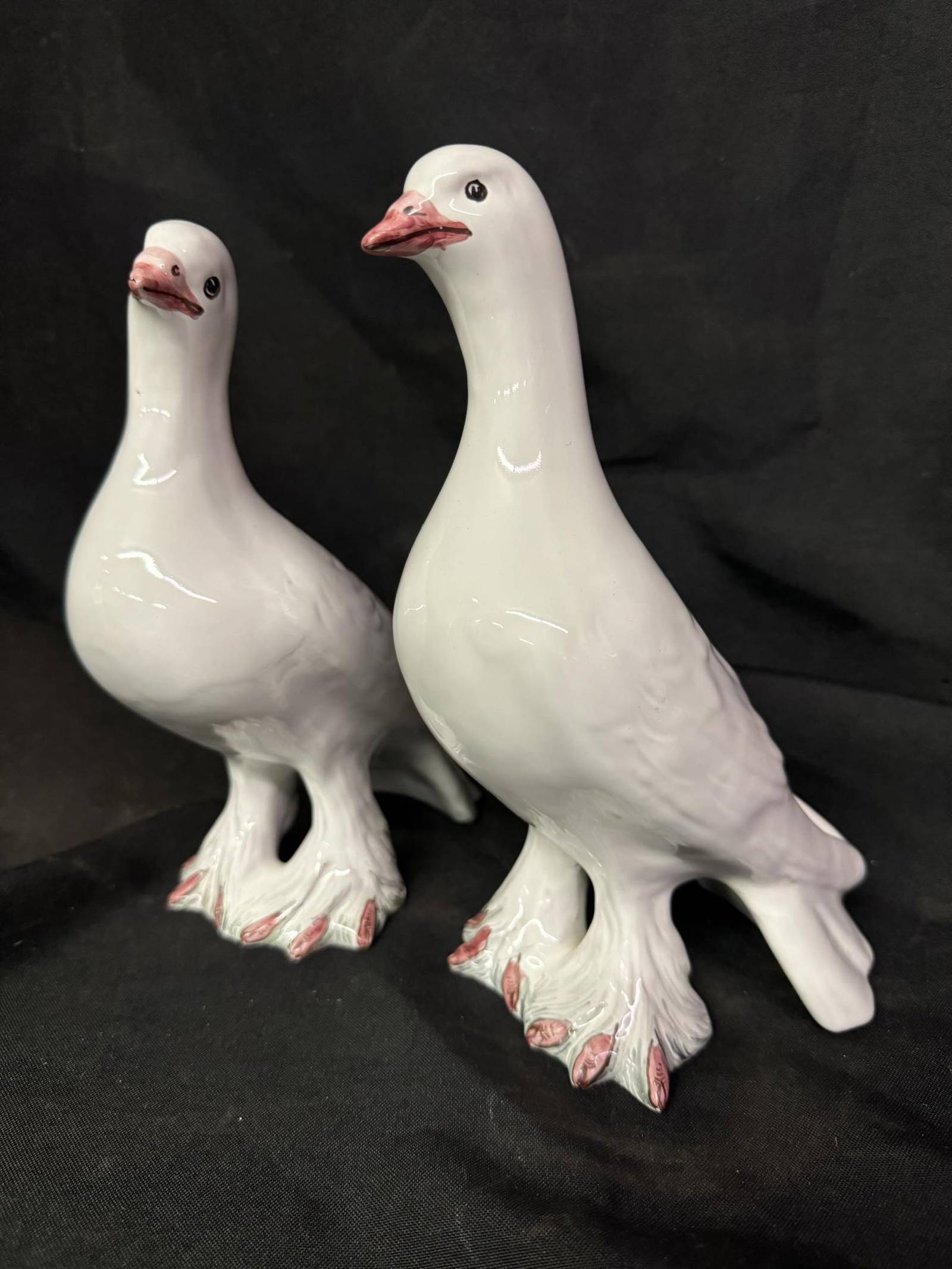 Pair Of Italian Pottery Hand-painted Fancy Pigeons Love Birds Doves Auction