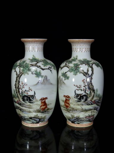 Wang'yijun Famille Rose Rabbits Patterning Bottle