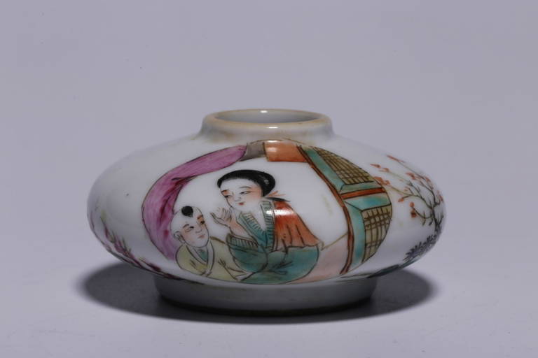 Tongzhi Mark Famille Rose San'niang'jiao'zi Brush