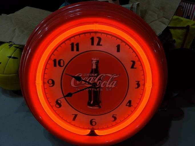 Coca Cola Lighted Clock (lights Up)