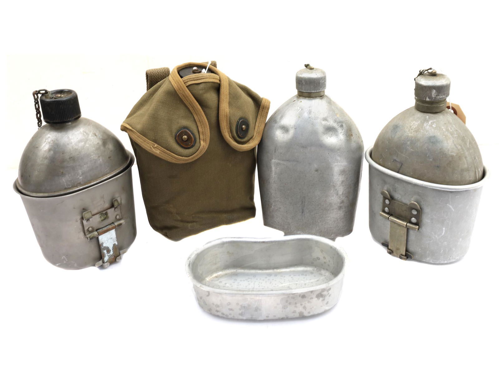 For Auction: FOUR US ARMY WW2 MILITARY FLASKS OR CANTEENS (#0274) on ...