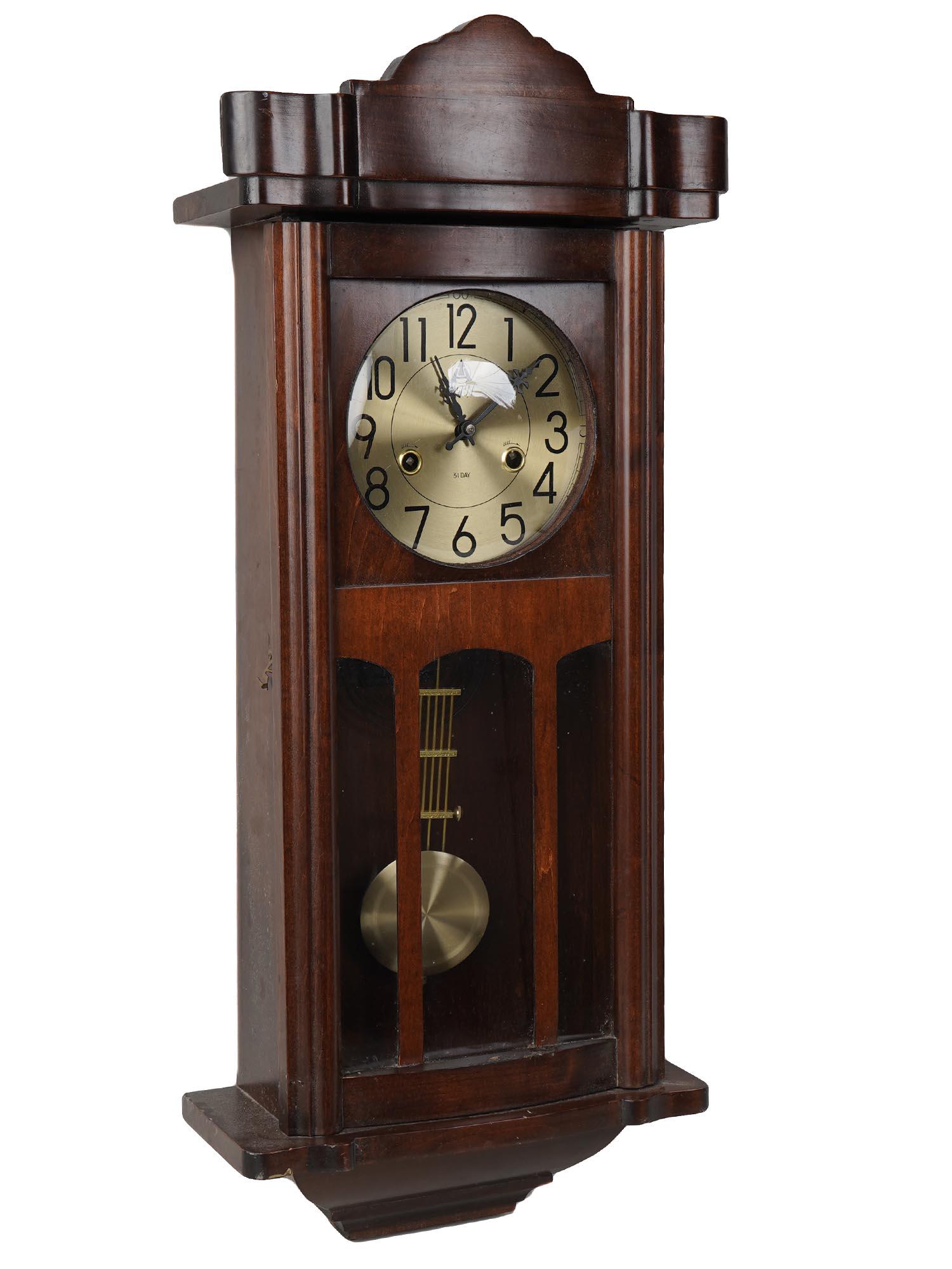 Vintage Colonial 31 Day Wall Clock With Pendulum