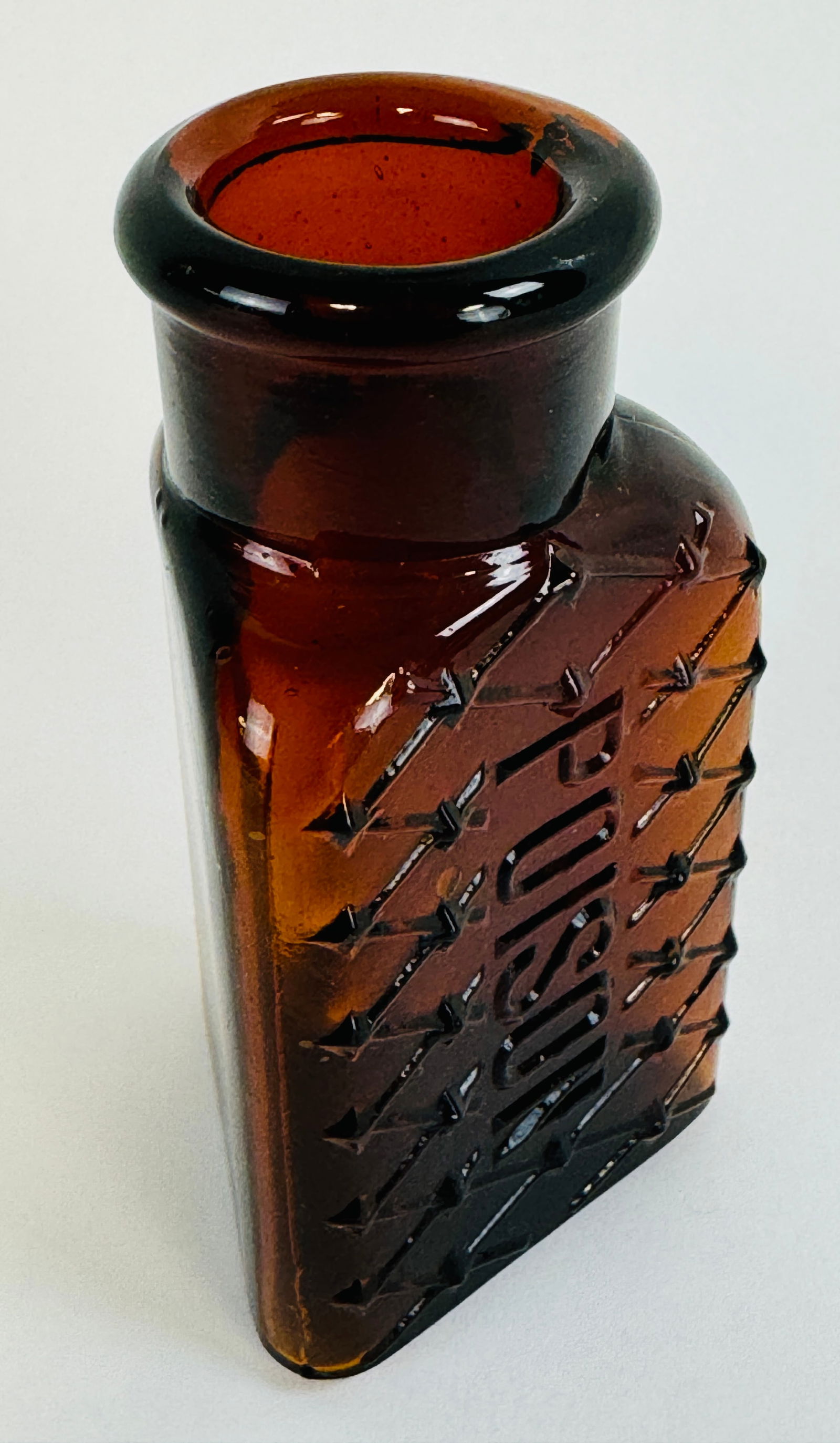 Kt-4 Triangular Poison Bottle 3" Unlisted Amber Color - Jun 14, 2025 ...