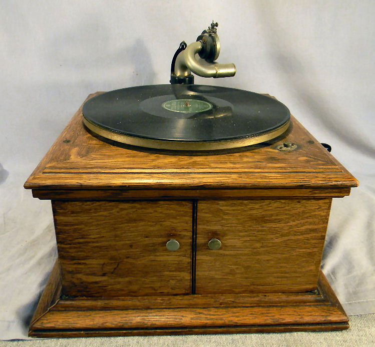 Victor Talking Machine Co. record player, oak cas - Nov 27, 2012 ...
