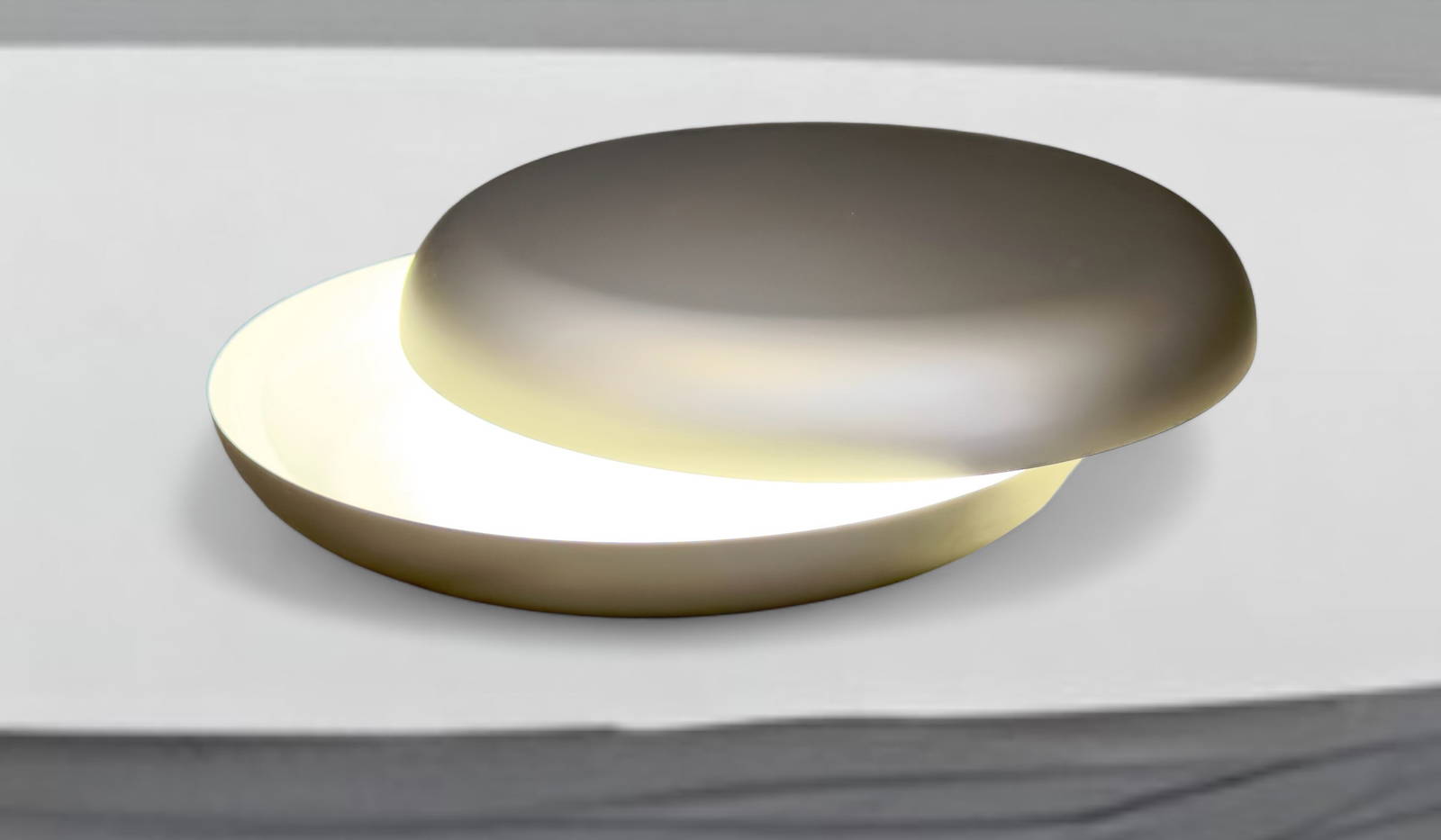 Voon Wong & Benson Saw Fontana Arte Loop Table Lamp Auction