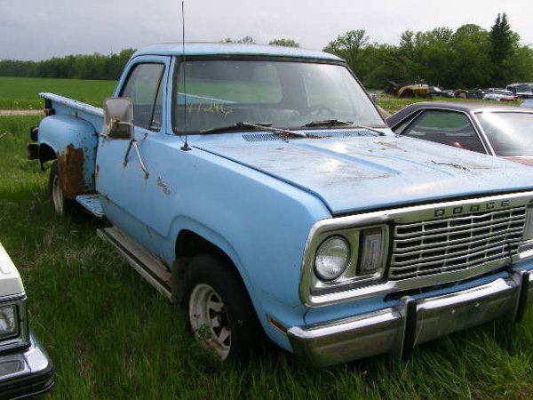 246V: 1978 Dodge Custom Stepside Pickup