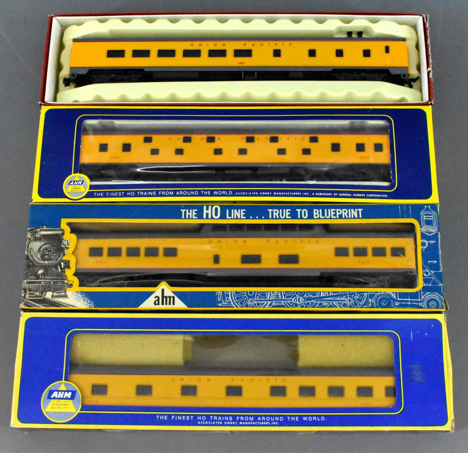 Four Rivarossi Ho Scale Union Pacific Smooth Side