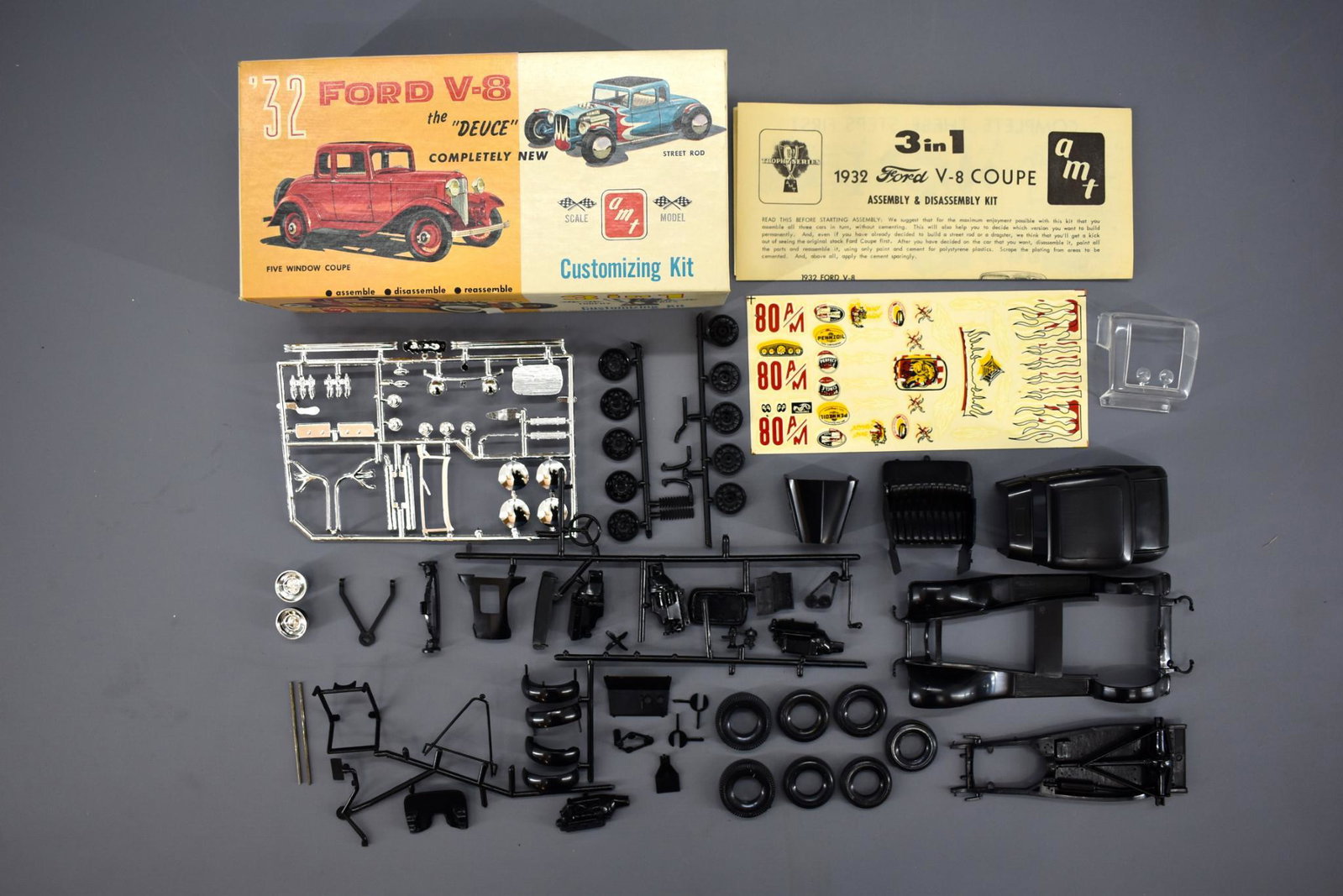 Minty Unbuilt Amt '32 Ford V 8 Deuce 1/25 Scale Model