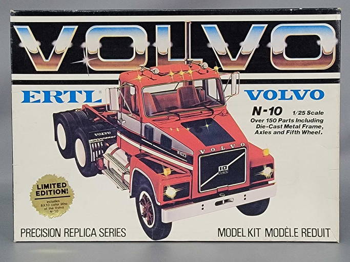 Mint Unbuilt Amt Ertl Volvo N 10 1/25 Scale Model Kit