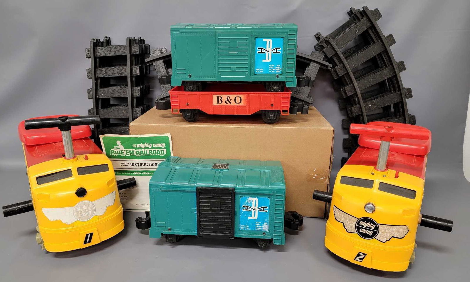 Remco Mighty Casey Ride On Train And Track