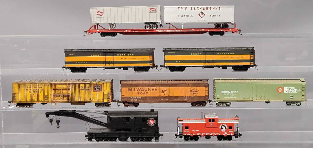 Collection of eight HO weathered train cars (#0334) on Sep 03, 2022 ...