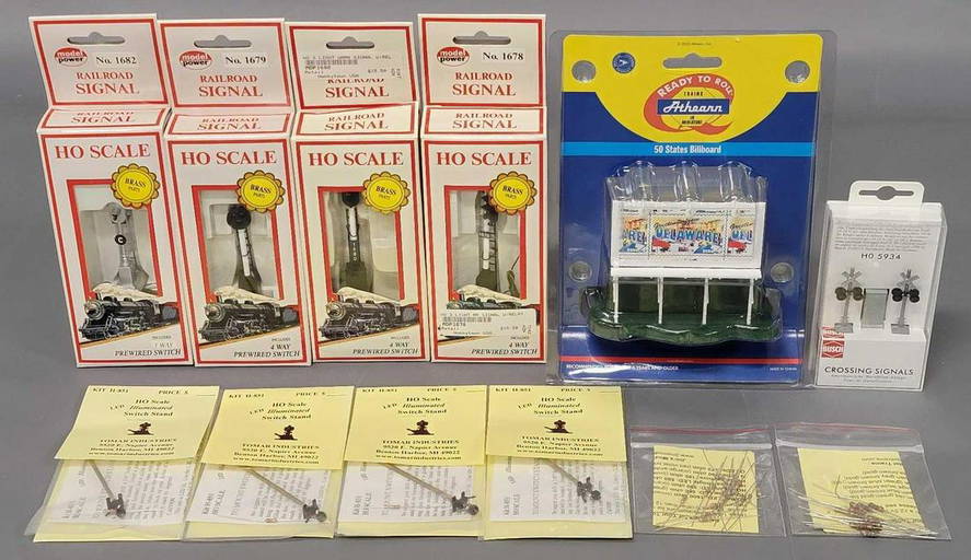 Eight assorted HO scale railroad signals in original boxes (#0347) on ...