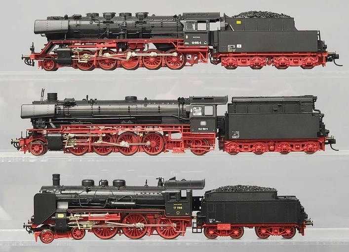 Group of damaged Roco HO scale European steam locomotives for parts ...