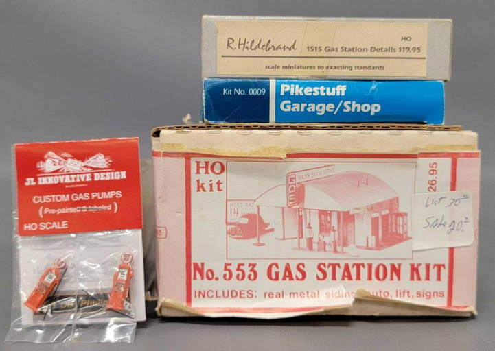 Two Ho Scale Gas Station Building Craftsman Kits Plus Detail Parts Kit