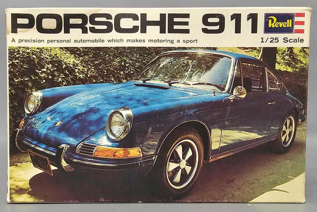 Mint Unbuilt Revell Porsche 911 1/25 Scale Model Kit H1215