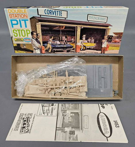 Mint Unbuilt Aurora Model Motoring Double Station Pit Stop Kit In ...