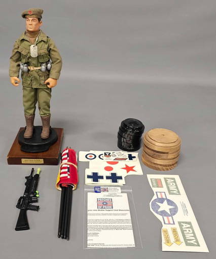 1994 Gi Joe Club 30th Anniversary Figure On Wooden Stand Plus Extras