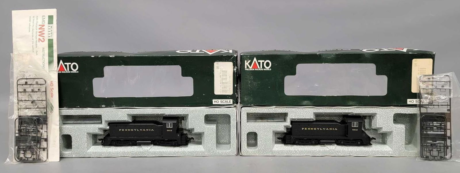Two Identical Kato Ho Scale Pennsylvania Emd Nw2 Diesel Switchers In ...