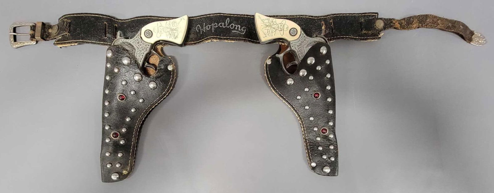Wyandotte Hopalong Cassidy Cap Guns With Leather Belt And Holsters Auction