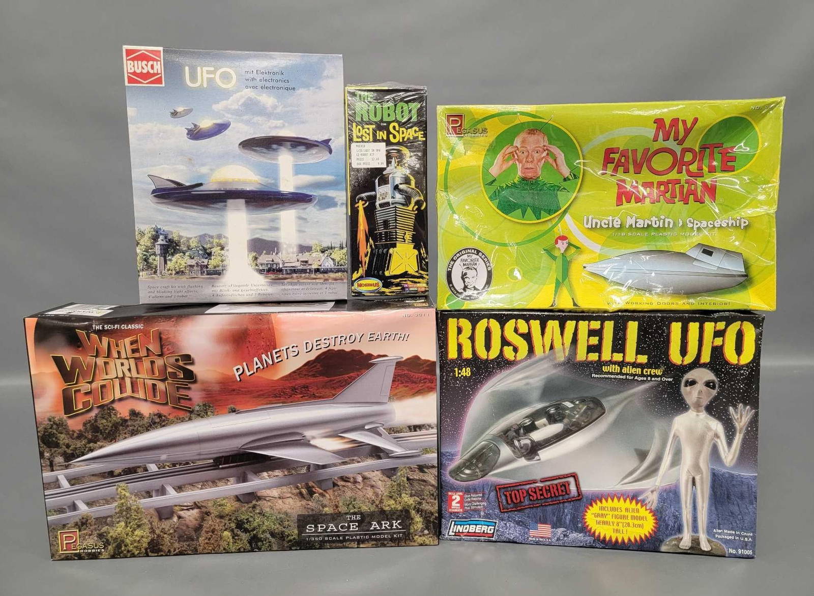 Five Plastic Model Kits Of Ufos An A Lost In Space Robot Auction