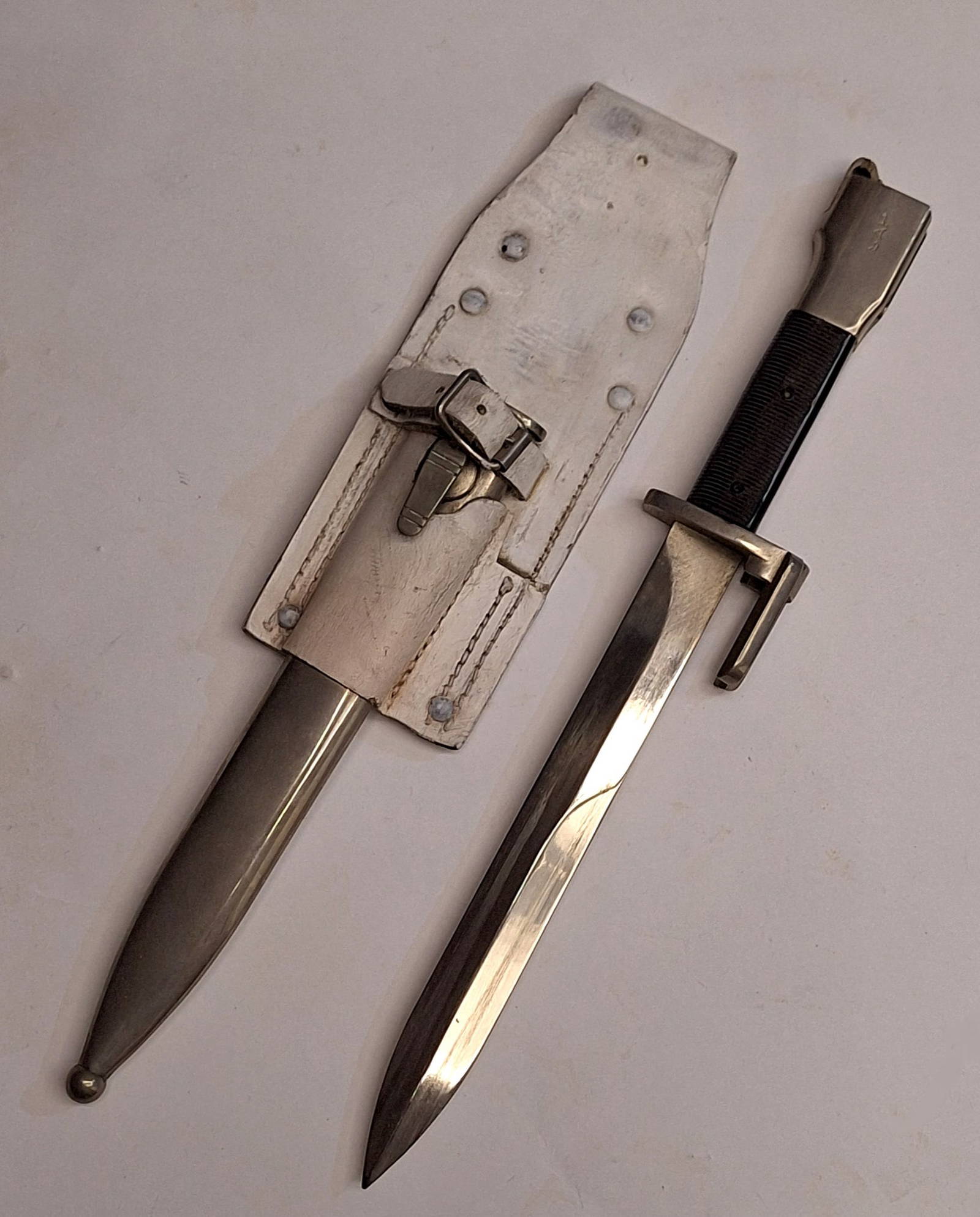 South Africa. Sap Parade Issue Fn Fal Bayonet & Frog Auction