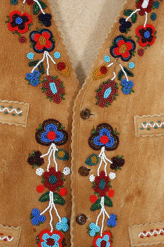 131 Cree Beaded Vest Floral Design Size Medium Goo : Lot 131