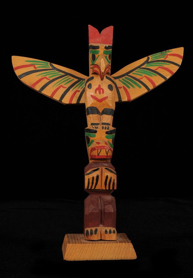 3: Ellen Neel Totem Carved with Thunderbird and Whale - - Jun 26, 2011 ...