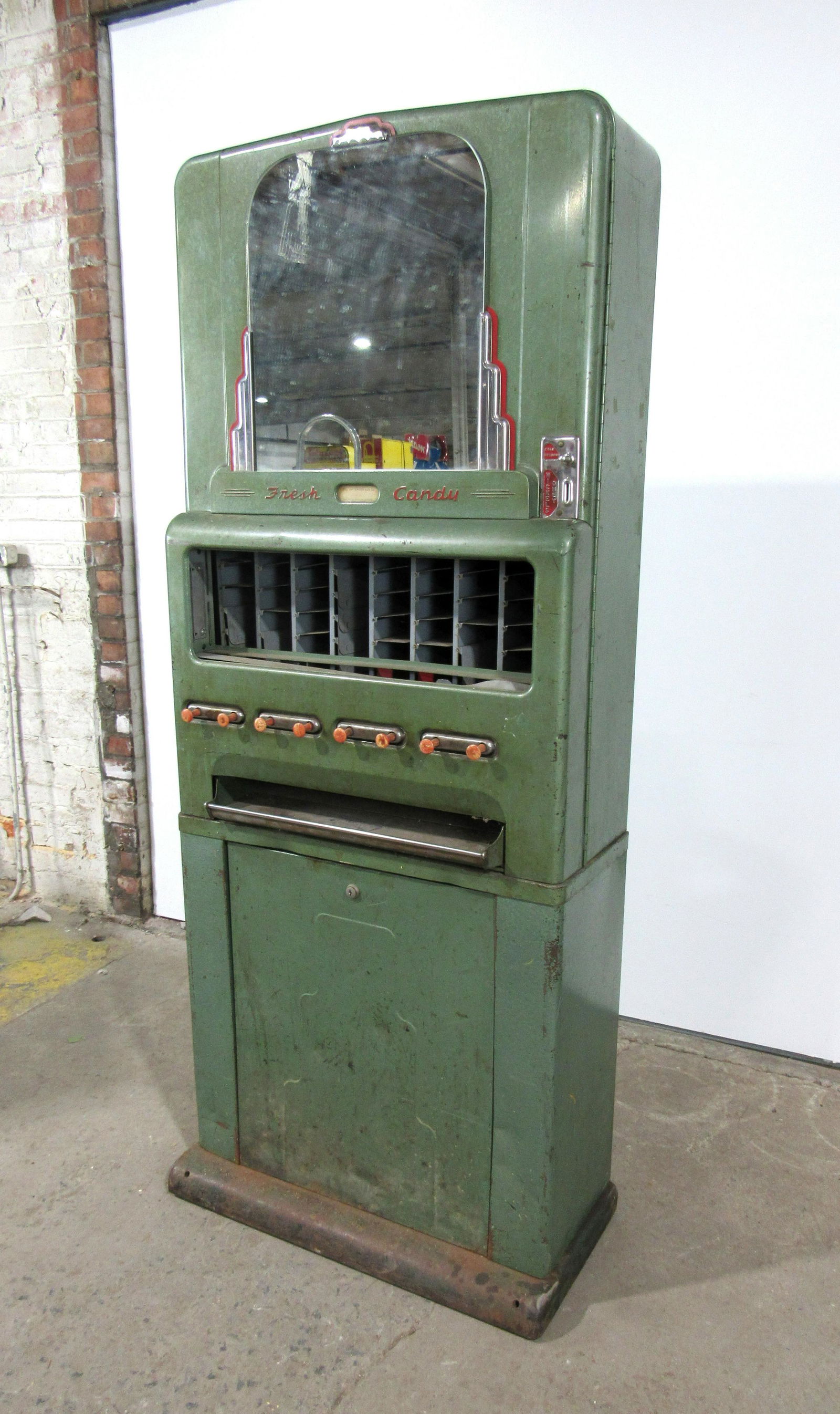 Vintage Stoner Coin Operated Candy Machine - Jun 18, 2020 | Jaybird ...