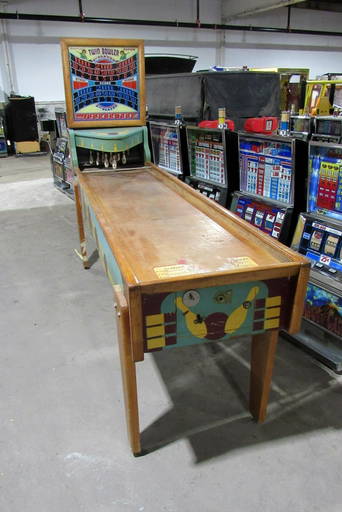 Universal Twin Bowler Arcade Game