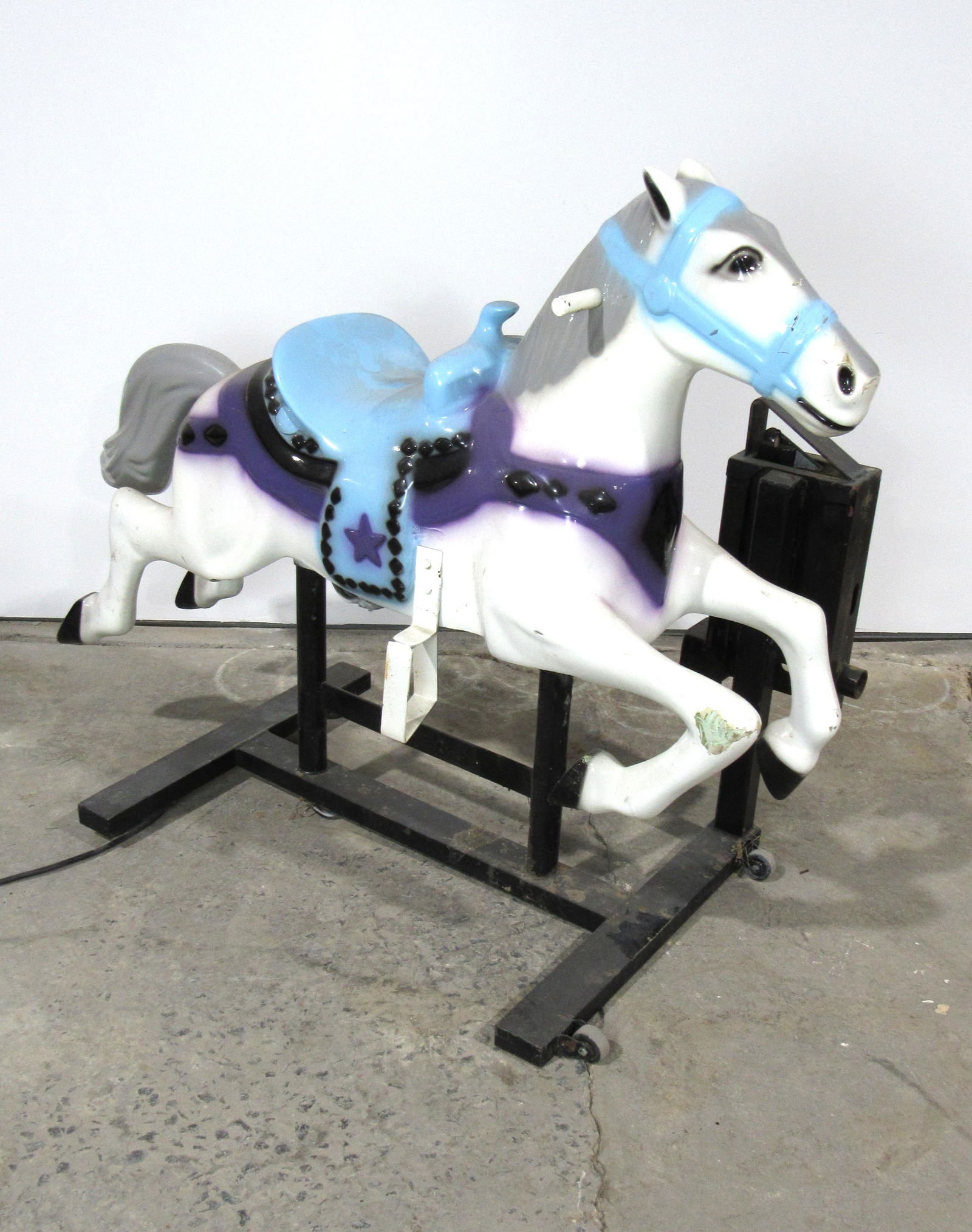 White Horse Coin Operated Kiddie Ride - Jul 30, 2020 | Jaybird Auctions ...