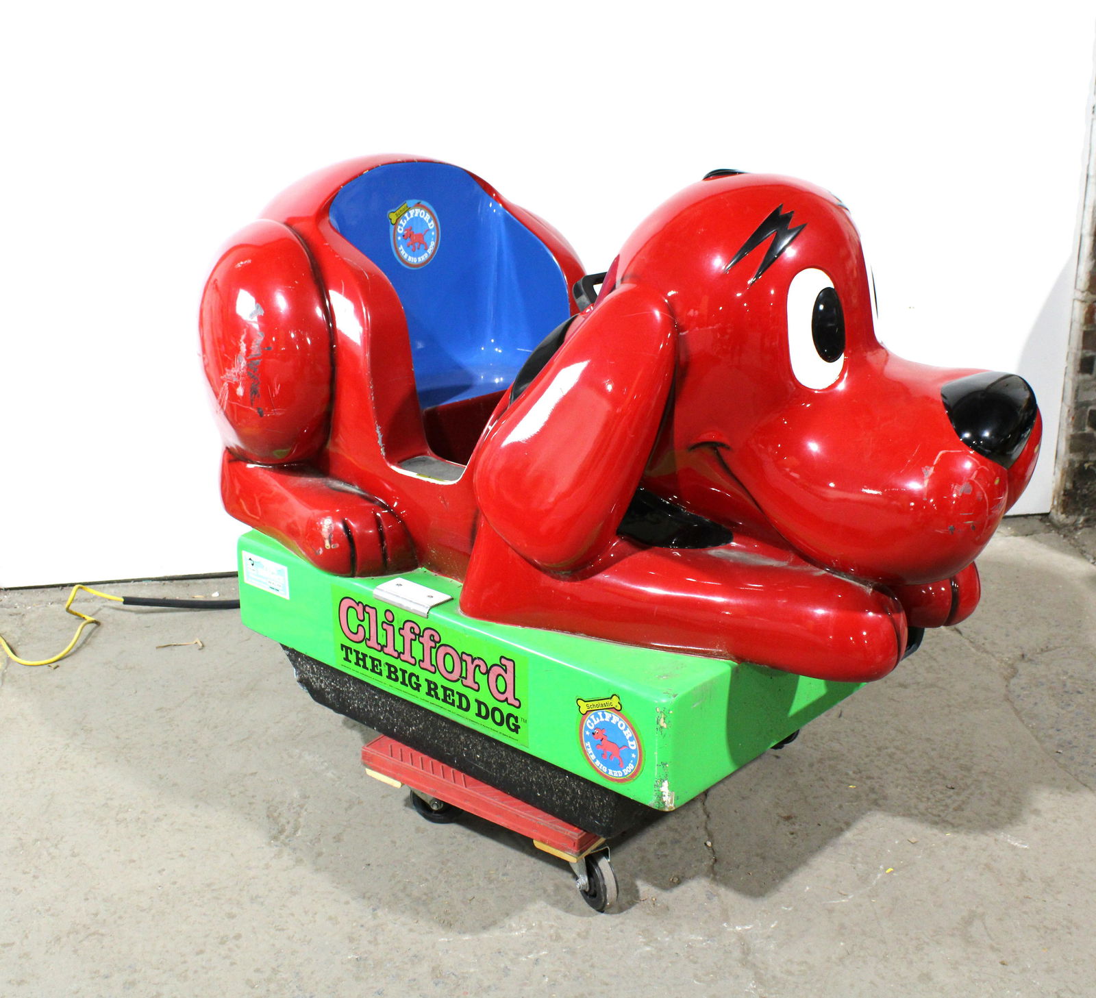 Clifford The Big Red Dog Coin Operated Kiddie Ride