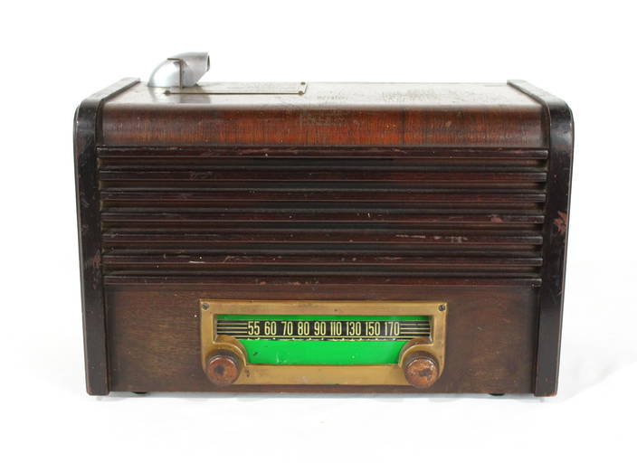 1947 Radiomatic 25 Cent Wooden Coin Operated Radio