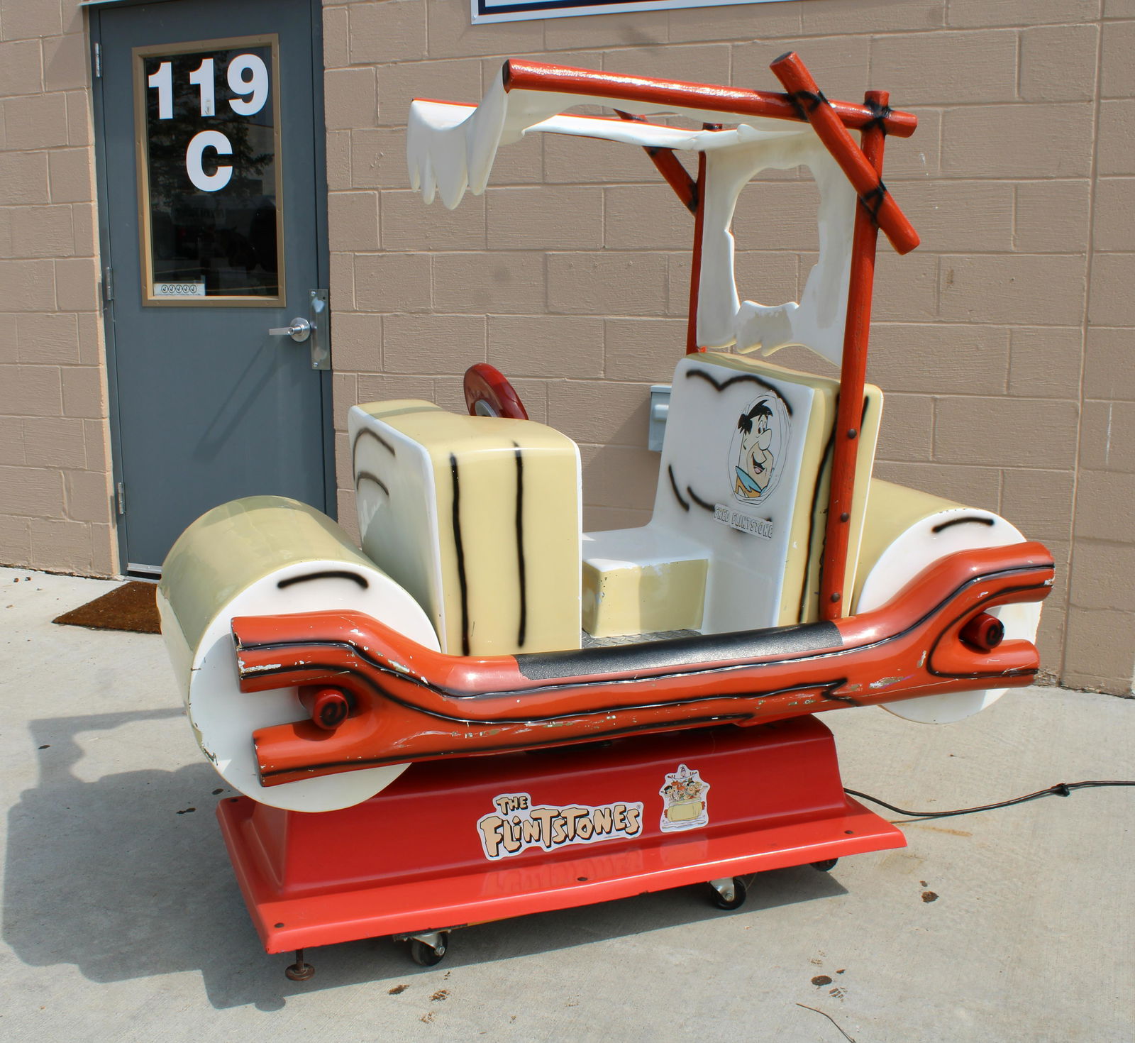 Flintstones Coin Op Kiddie Ride Car - Aug 11, 2022 | Jaybird Auctions in MD