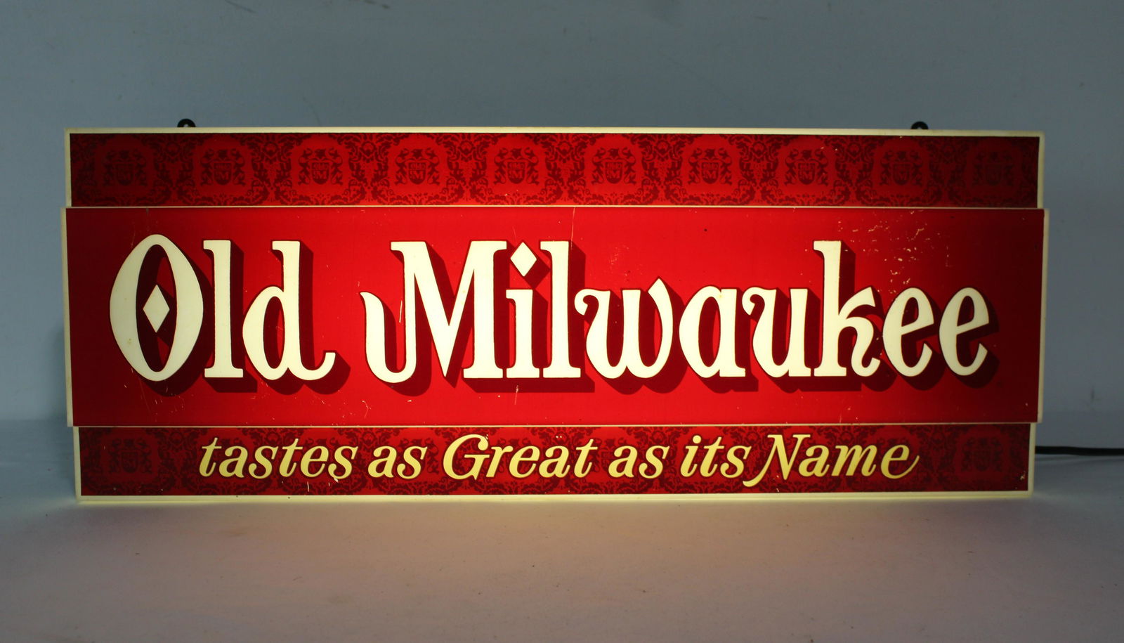 Old Milwaukee Beer Light Up Sign - Aug 11, 2022 | Jaybird Auctions in MD