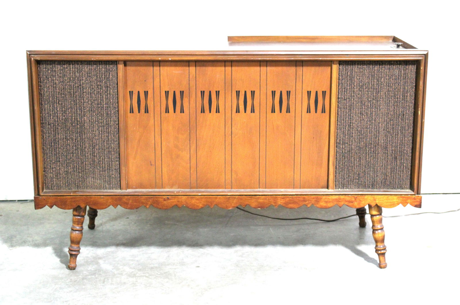 MCM RCA Victor Record Player Console - Sep 08, 2022 | Jaybird Auctions ...