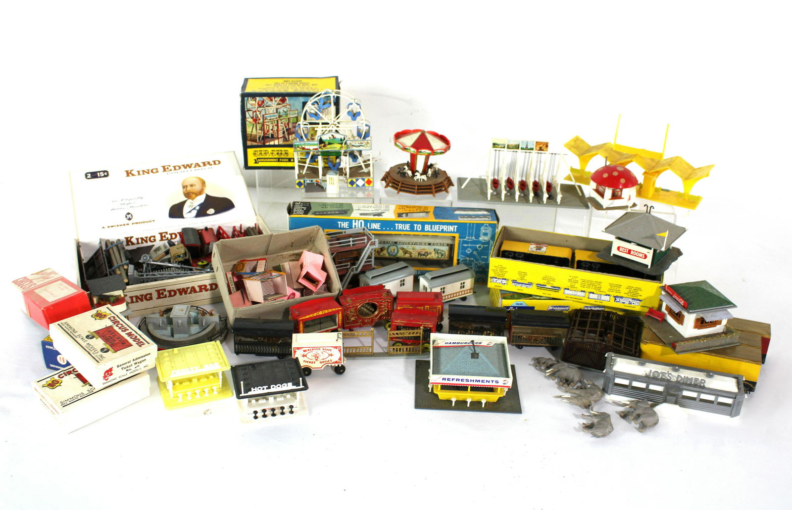 Ho Scale Circus / Amusement Park Buildings And Cars