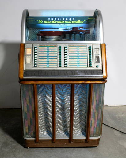Wurlitzer Model 1650 Coin Op Jukebox