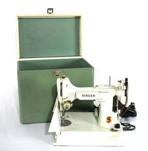 Vintage Turtleback Singer Sewing Machine Model 15 91