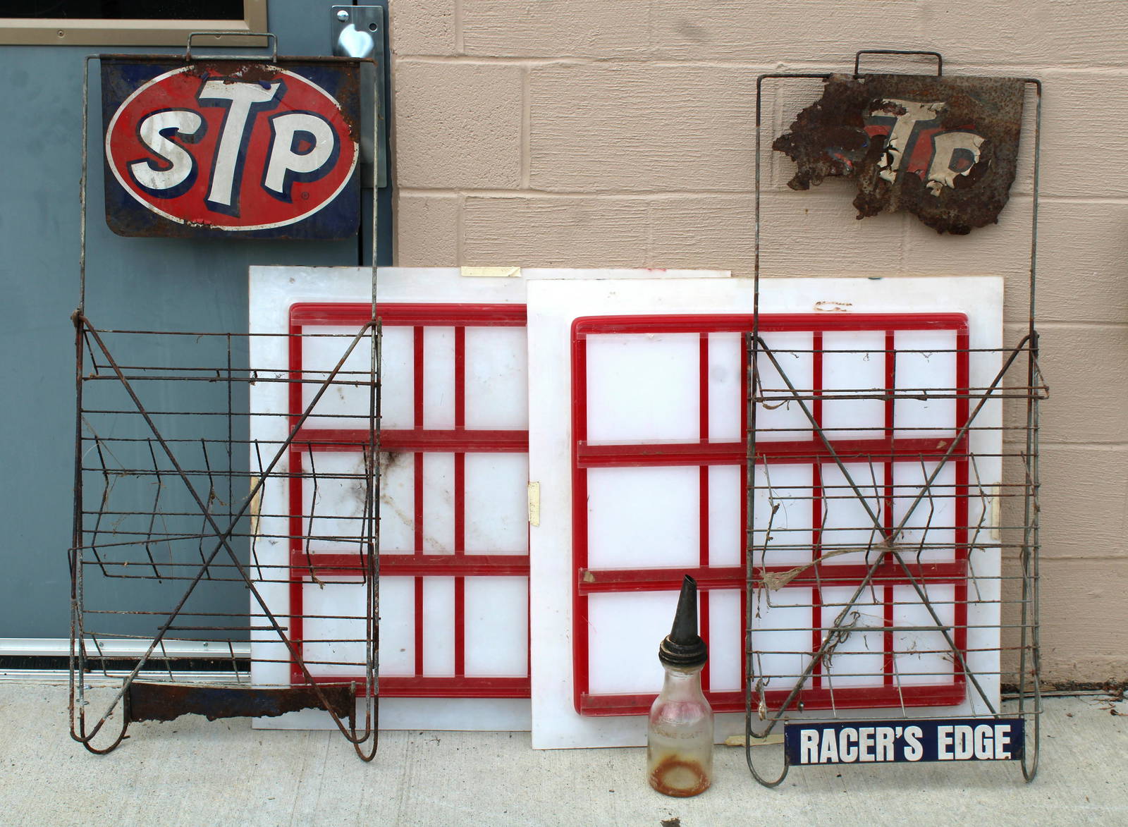 Stp Display Racks, Gas Station Pricing Signs And Oil Bottle Auction