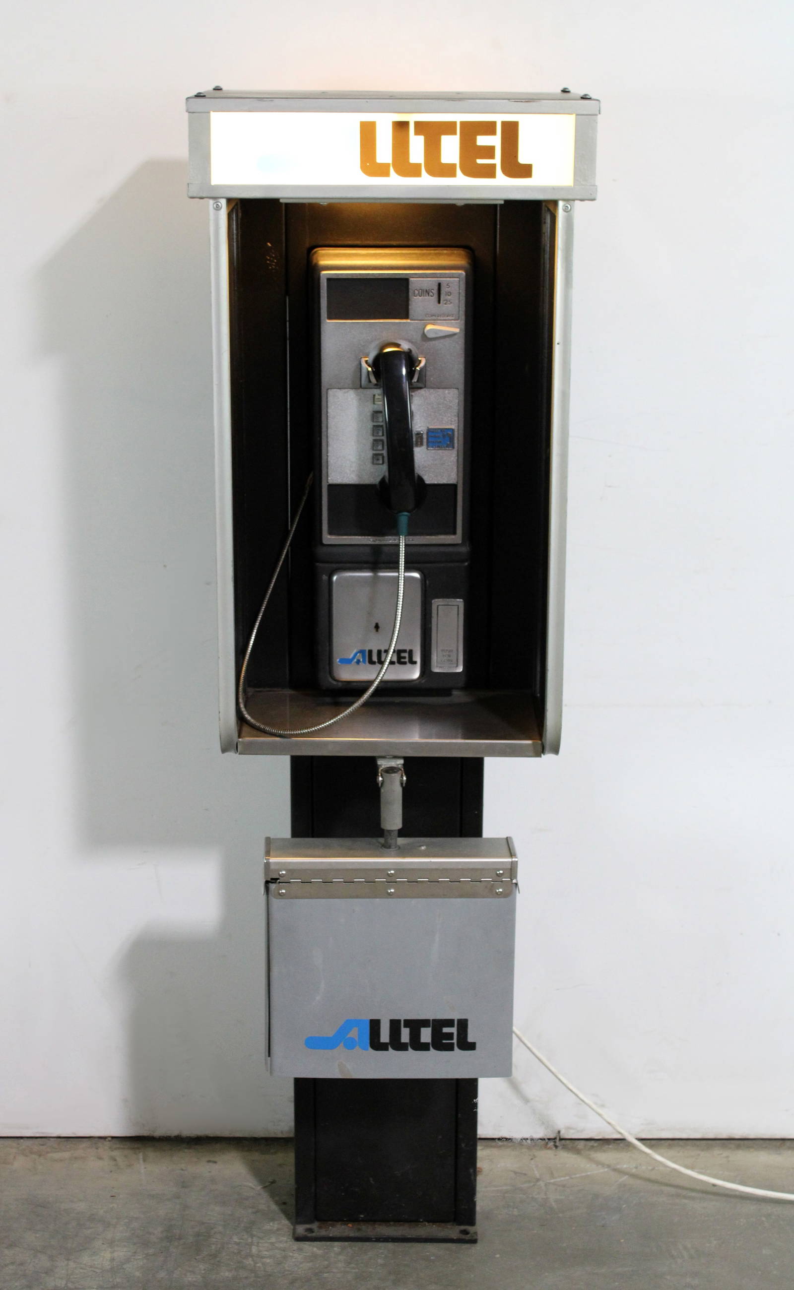 Alltel Roadside Phone Booth With Phone Auction