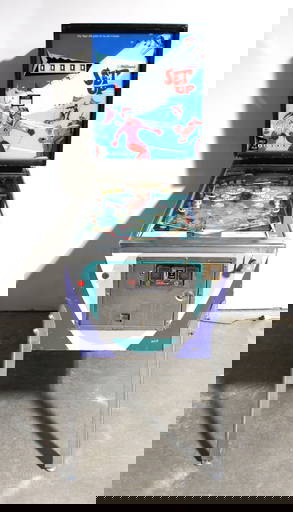 Williams Set Up Ski Themed Pinball Machine