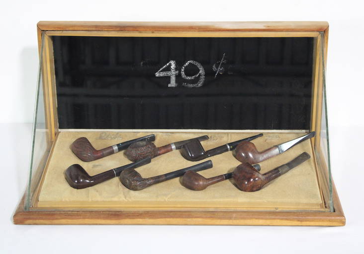 Glass Pipe Display Case With Pipes