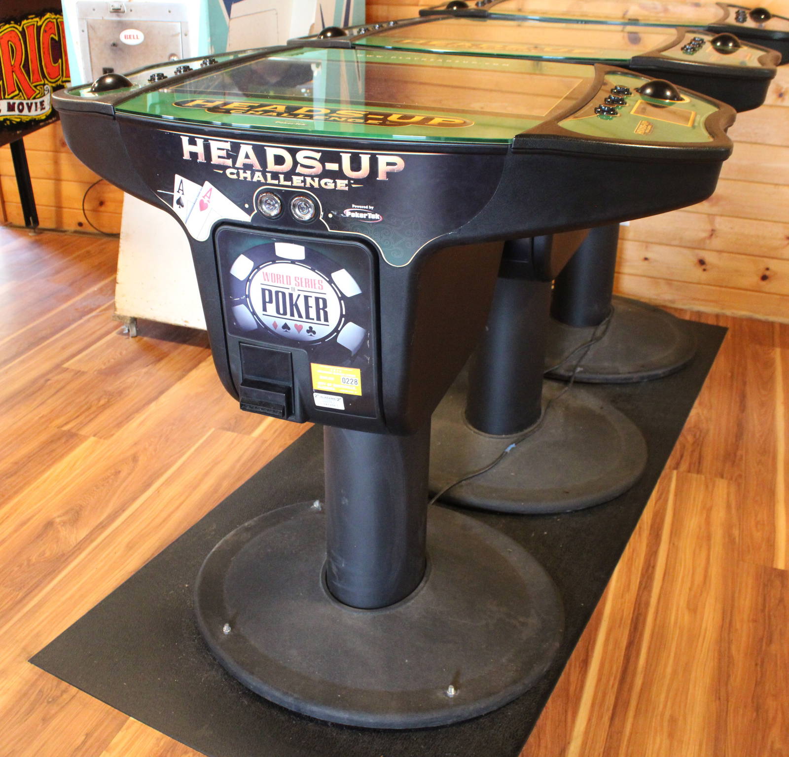 Head's Up Challenge Poker Arcade Game, Lot 1 Auction
