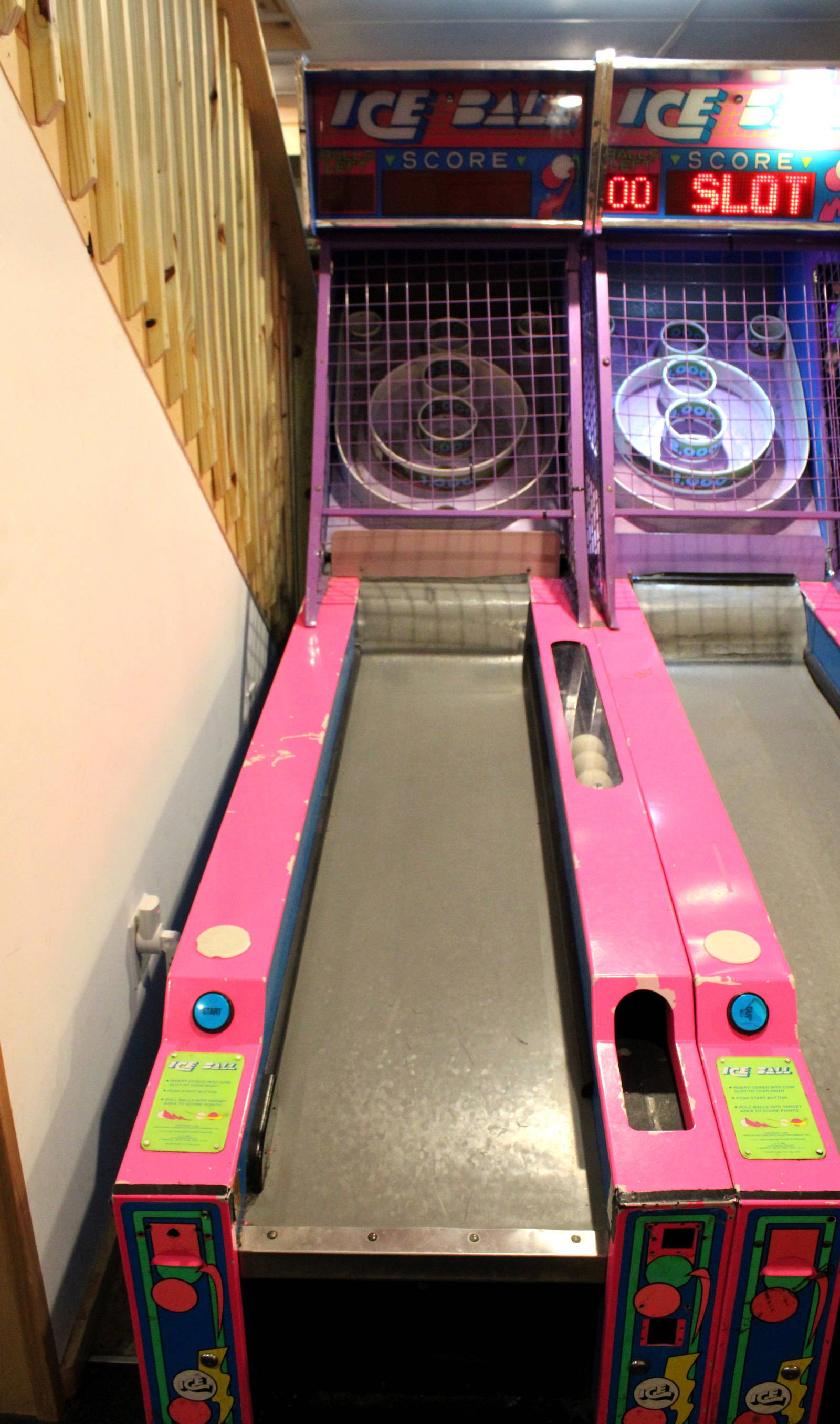 Ice Ball Skee Ball Arcade With 7 Ft Lane, Lot 1 Auction
